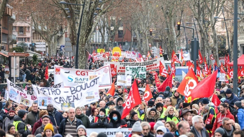 فرنسا: اشتباكات وأعمال عنف خلال المظاهرات المضادة لإصلاح نظام التقاعد ...